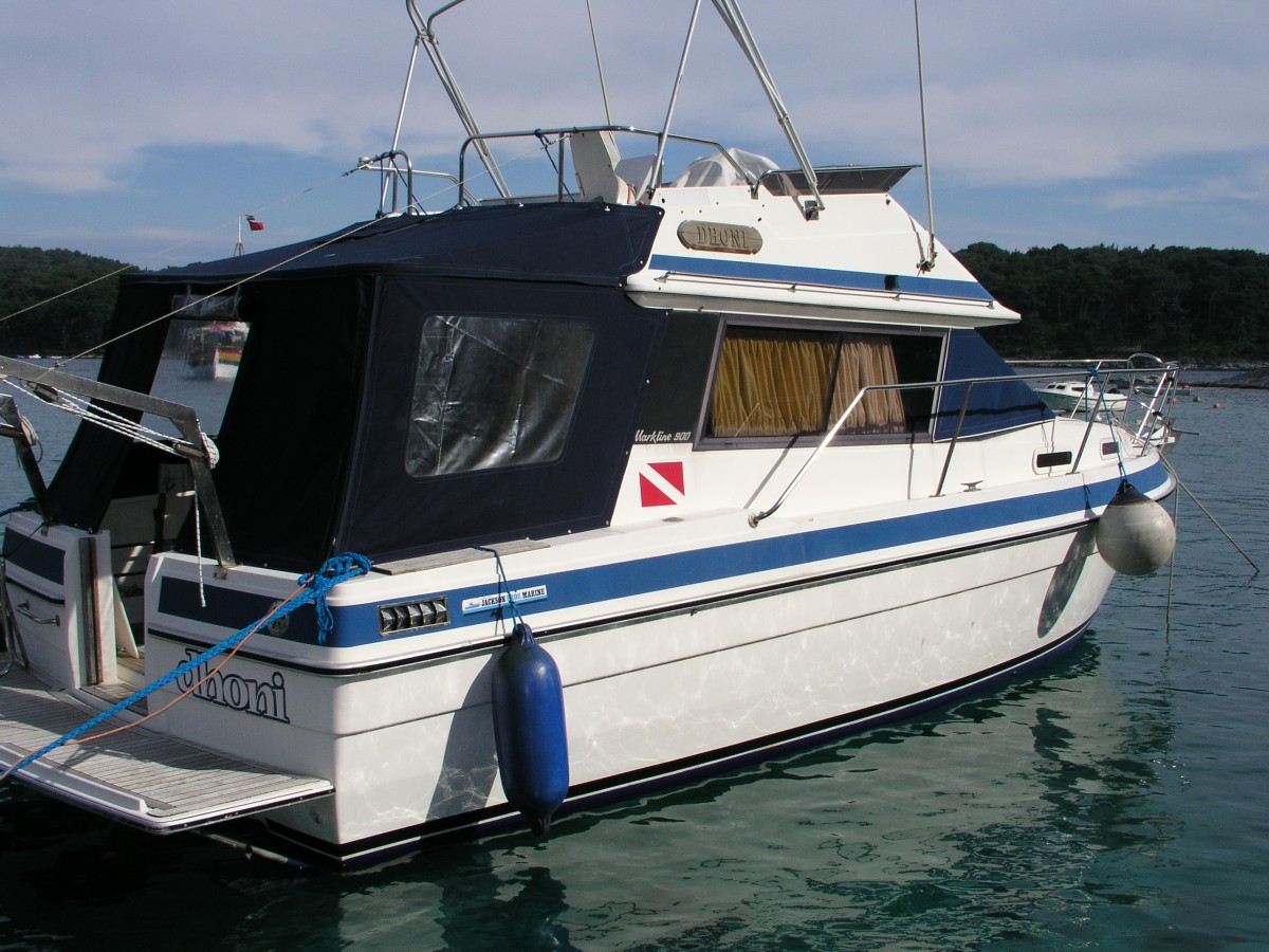 Brodica Dhoni, Markline 900