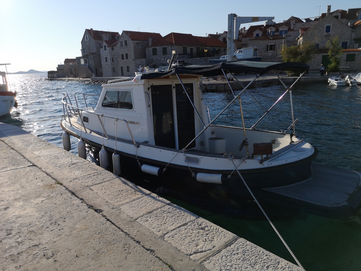 Damor 700