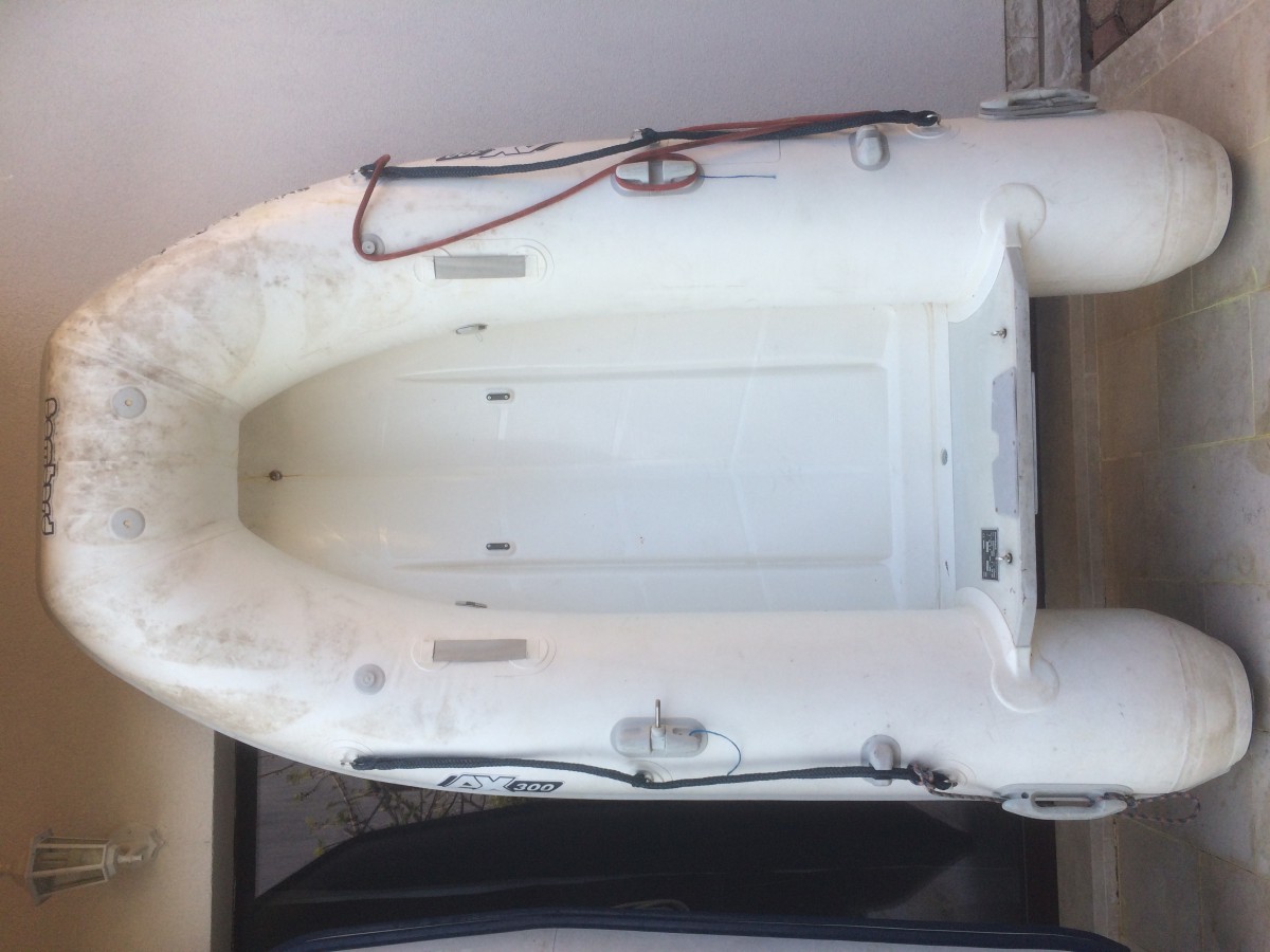 Zodiac Bombard AX300