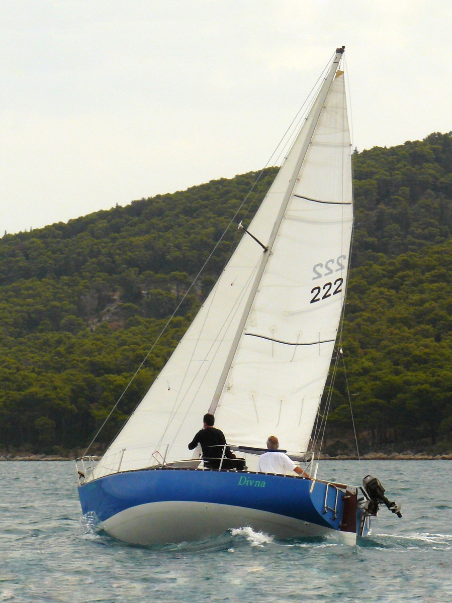 Jedrilica Ruffian 23