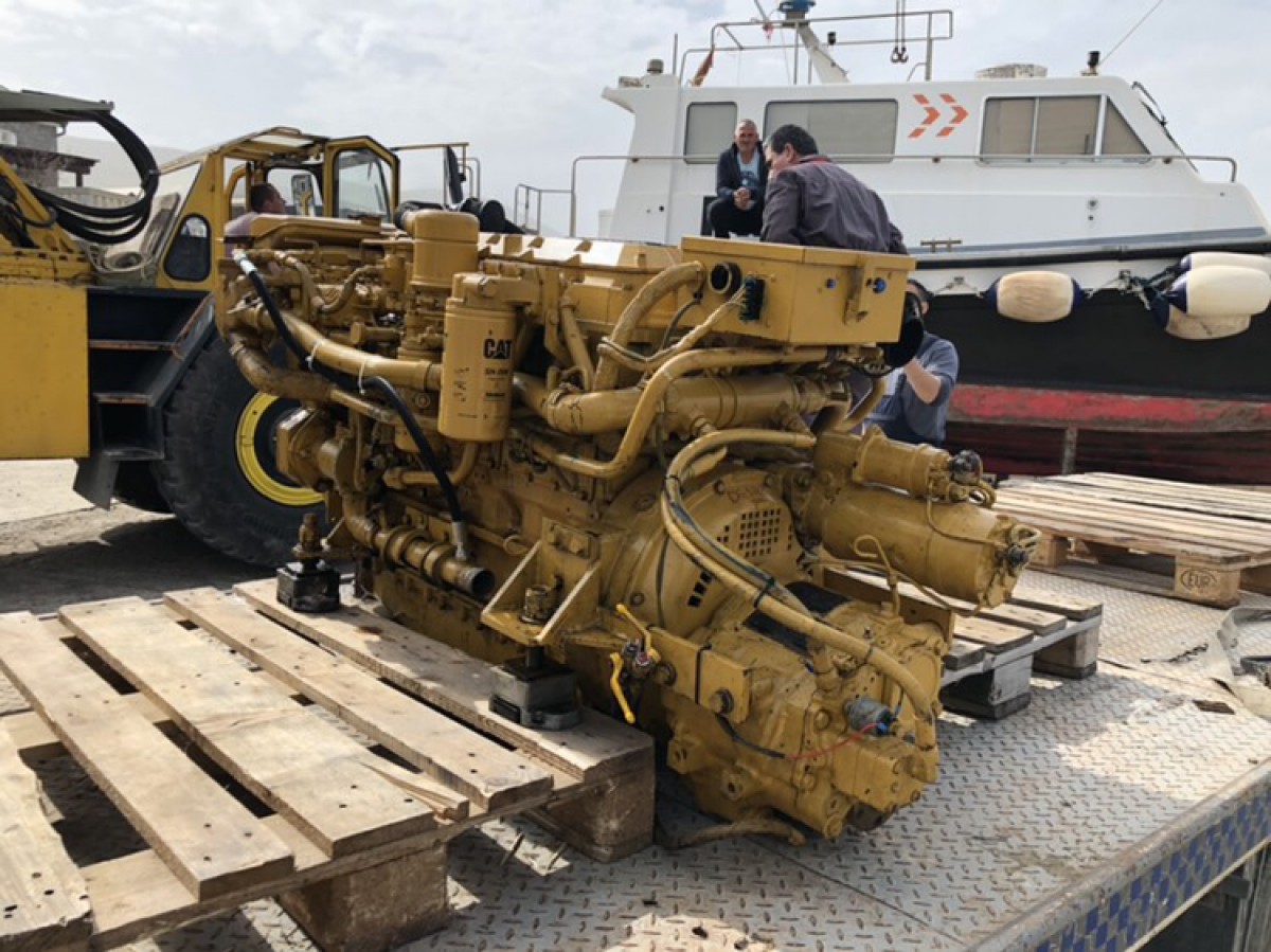 2 x Caterpillar 380 KS