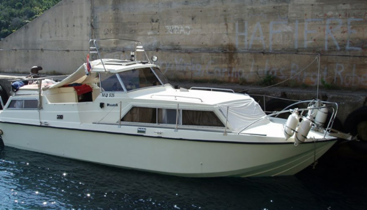 Brod sa dvije kabine