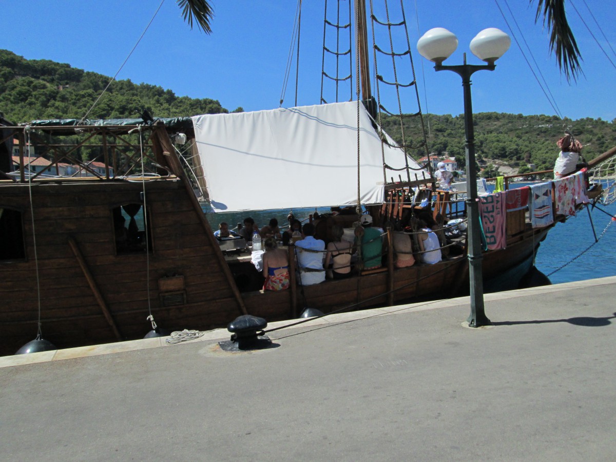 Turistički brod, drveni jedrenjak Santa Maria