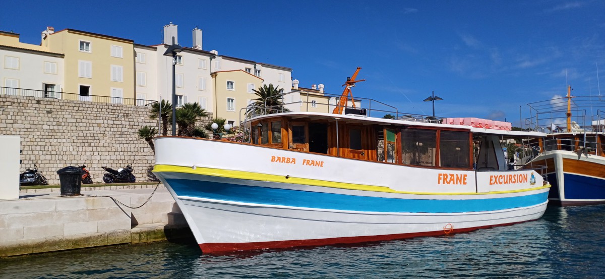 Brod za jednodnevne izlete