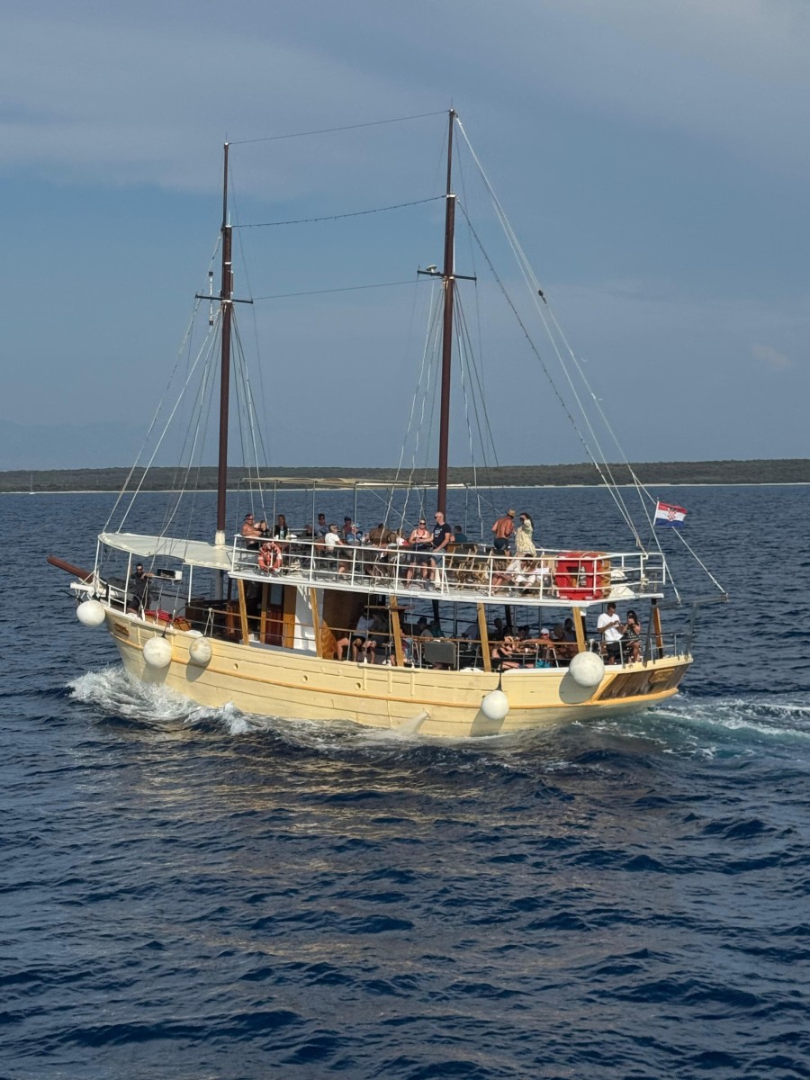 m/b Otac Luka